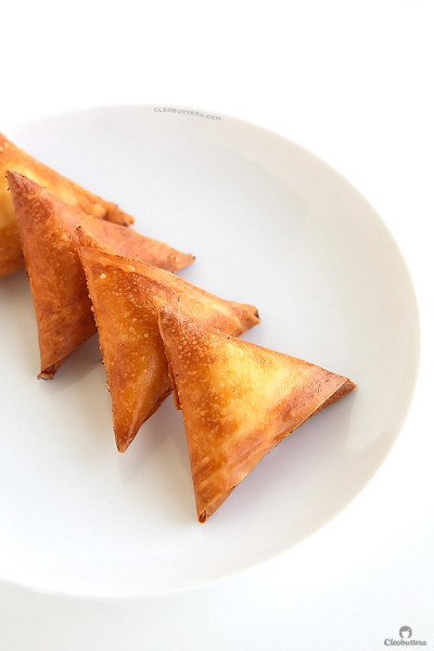 Cheese Lovers Samosas (Samboosak) | Cleobuttera