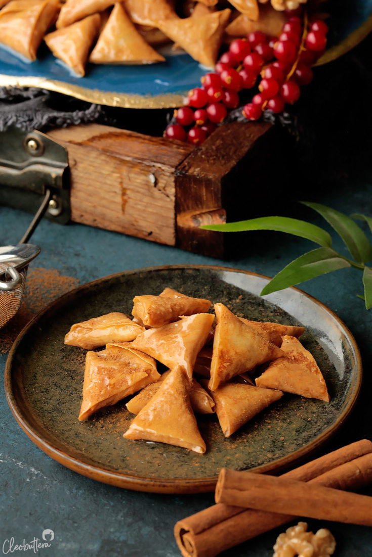 Mini Cinnamon Walnut Samosas (samboosak) | Cleobuttera
